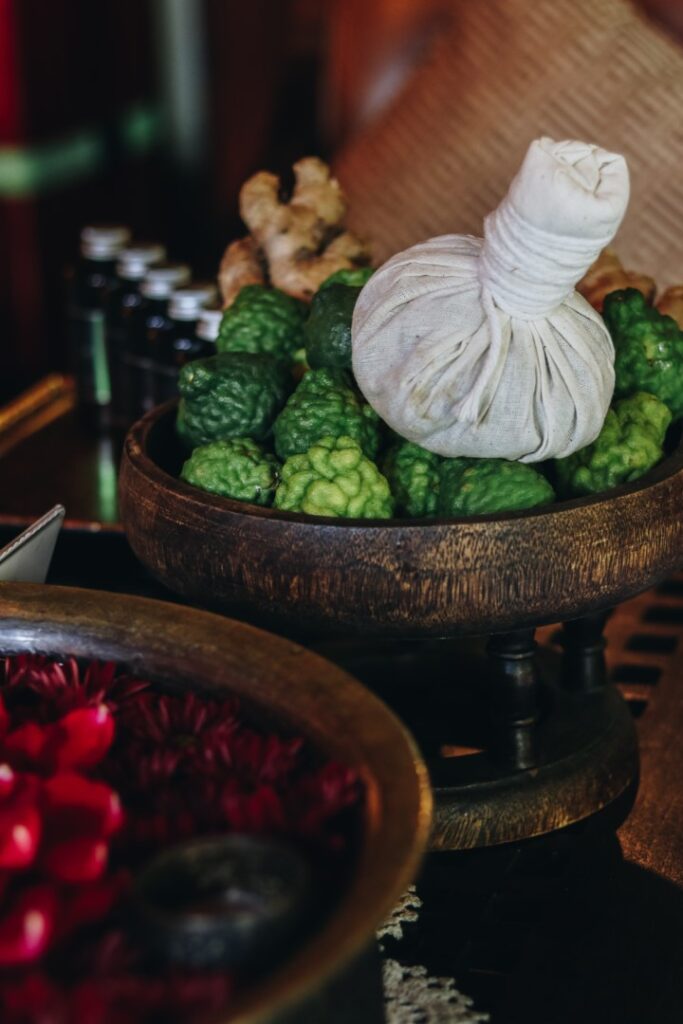 THAI HERBAL COMPRESS MASSAGE | MAKKHA HEALTH&SPA